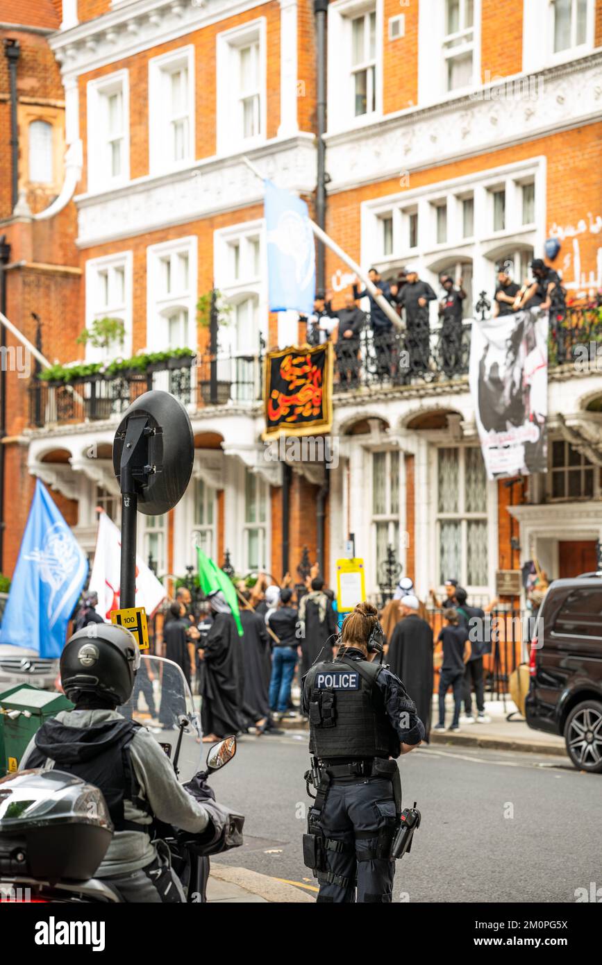 Muslim protest hi-res stock photography and images - Alamy