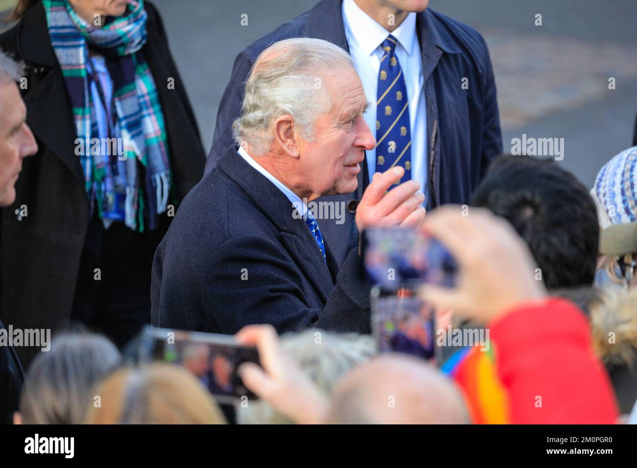 Head and shoulders of king charles hi-res stock photography and images ...