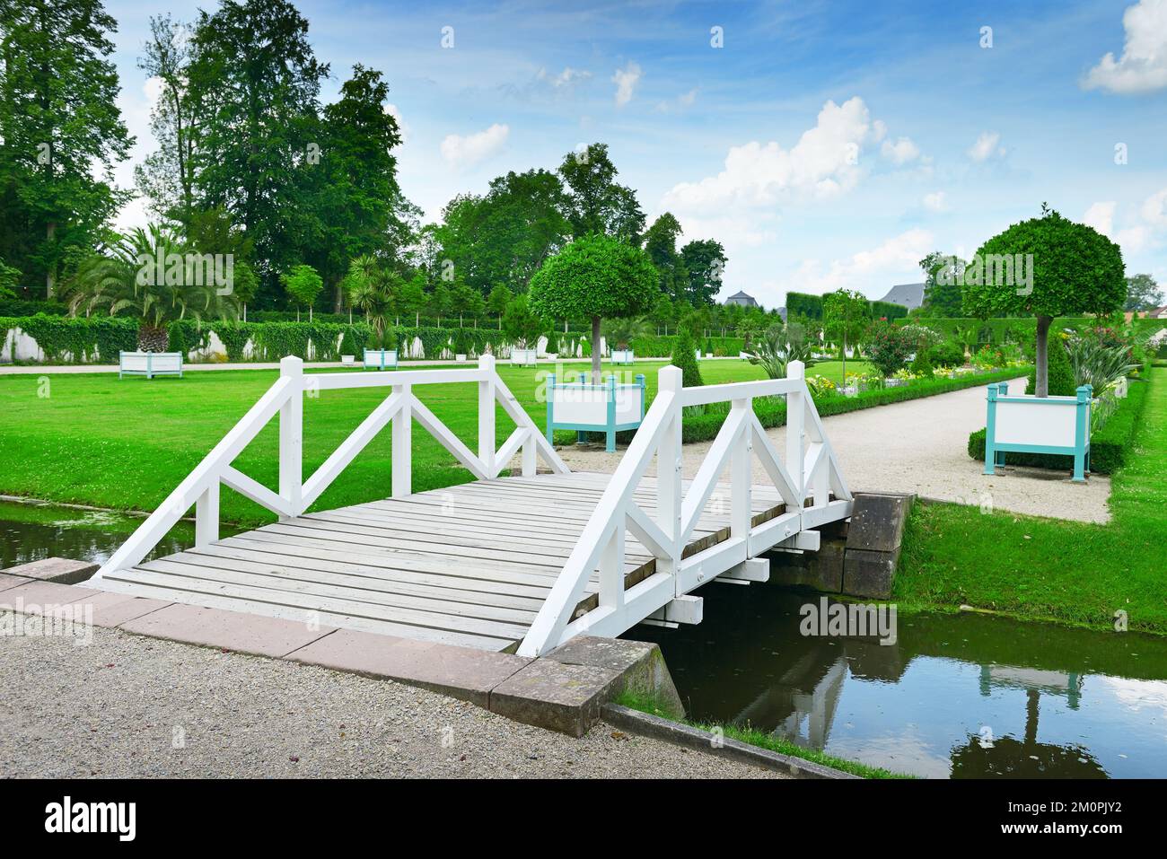 Wooden bridge footbridge countryside hi-res stock photography and ...