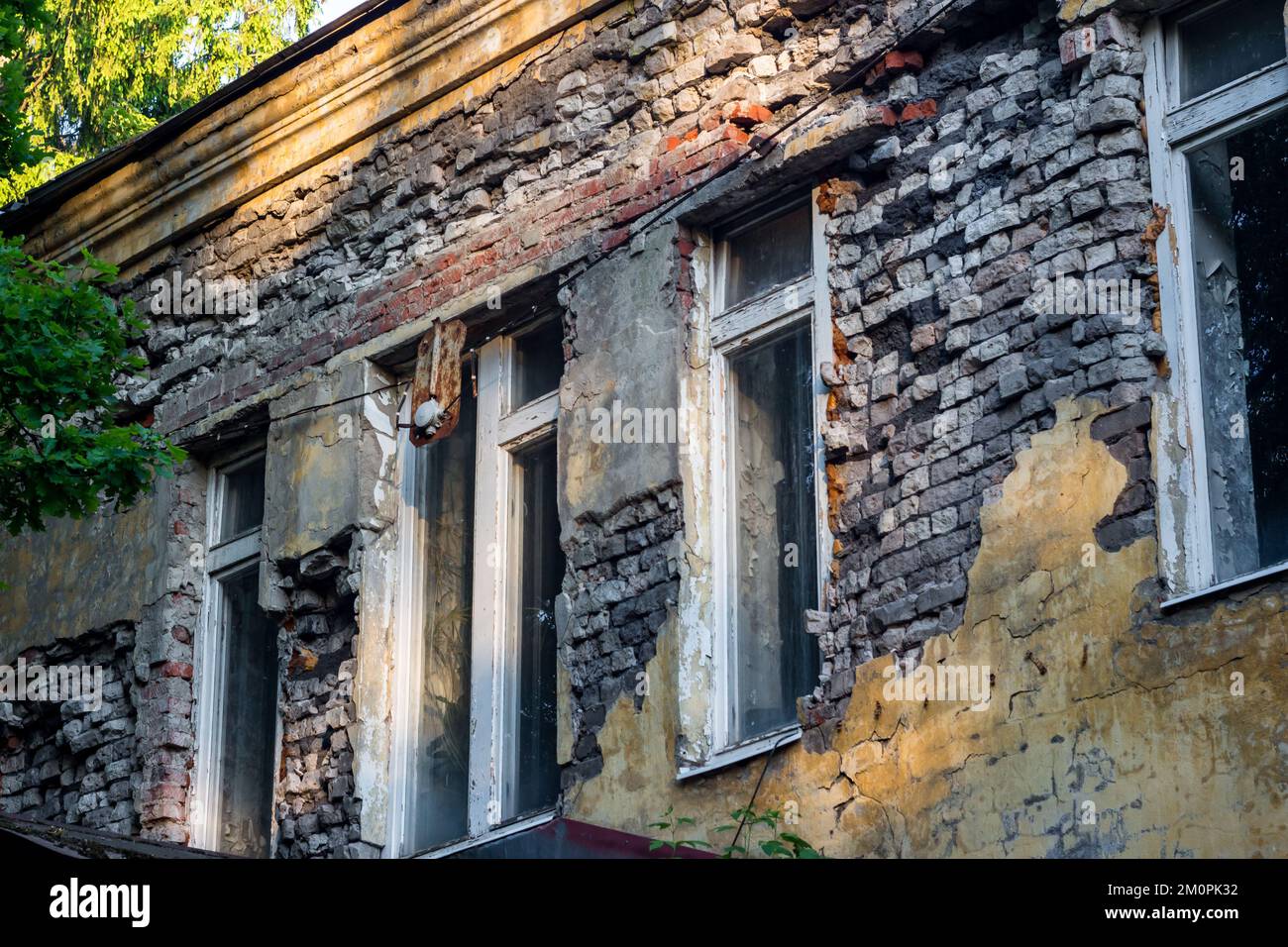 Collapsing outer wall of an old brick building Stock Photo - Alamy