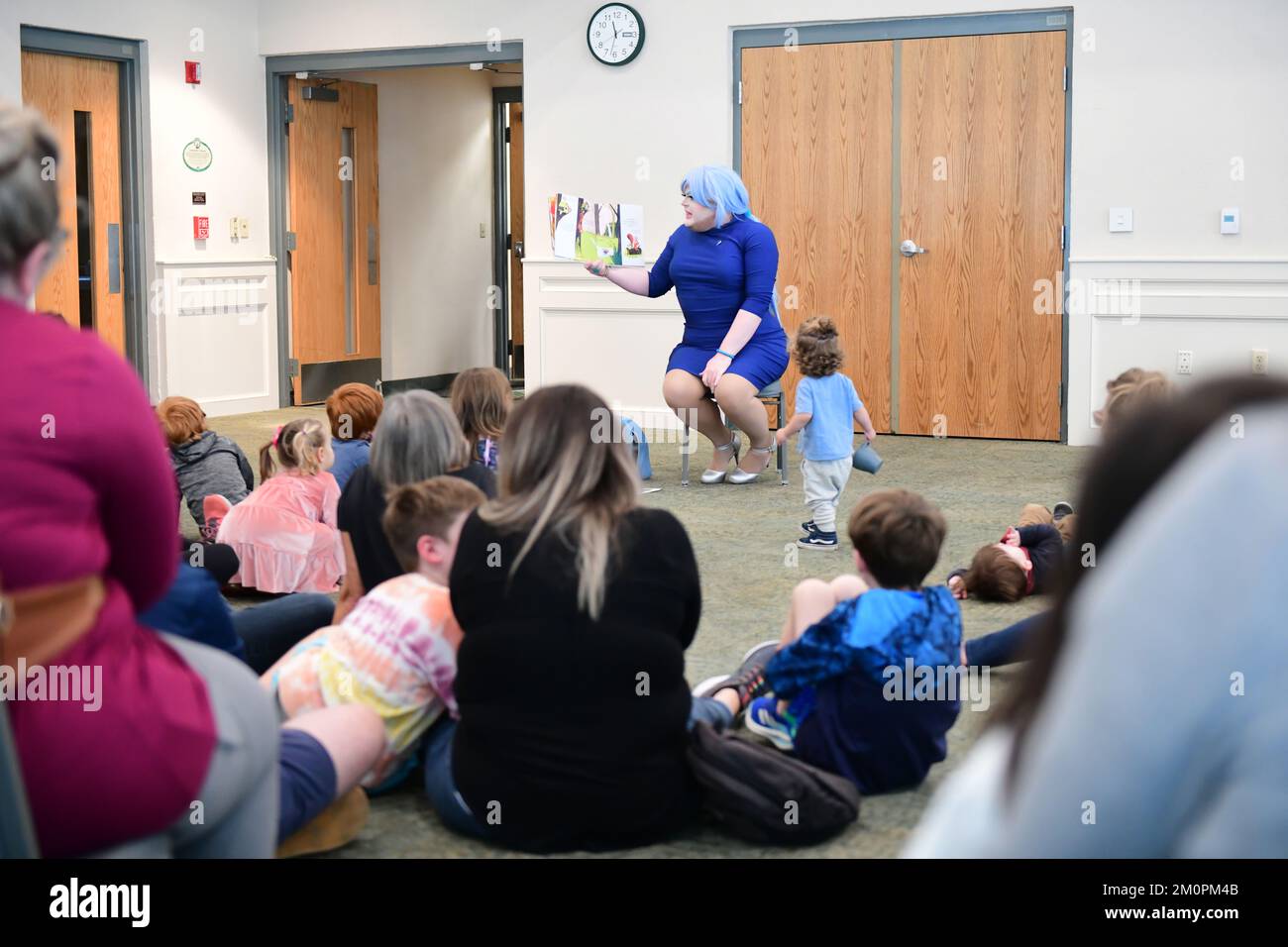 Drag queen story hi-res stock photography and images - Alamy