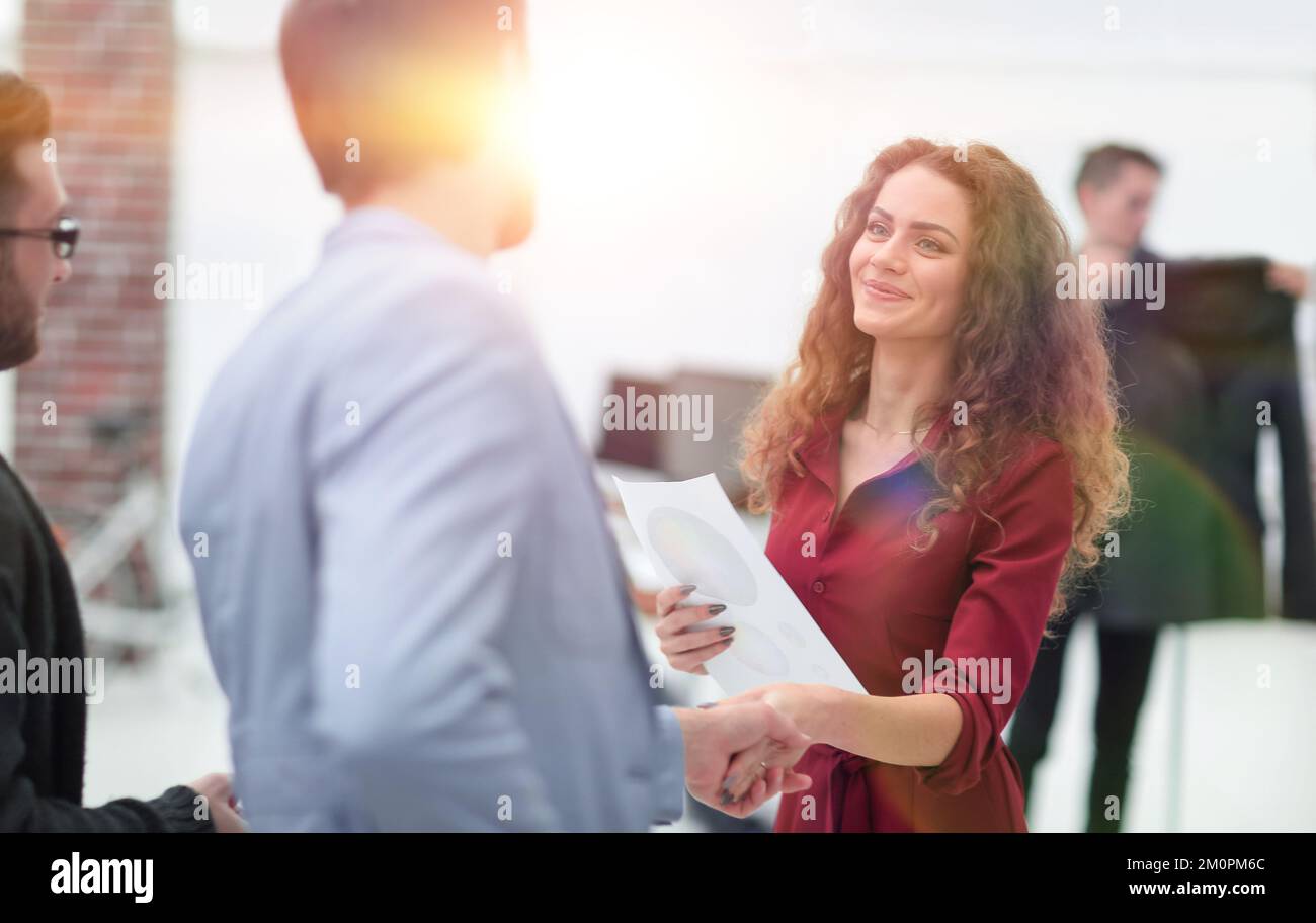 handshake between the designer and the client Stock Photo - Alamy