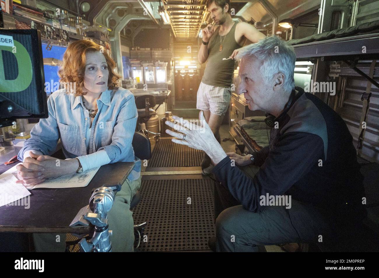 AVATAR: THE WAY OF WATER, (aka AVATAR 2), from left: Sigourney Weaver ...