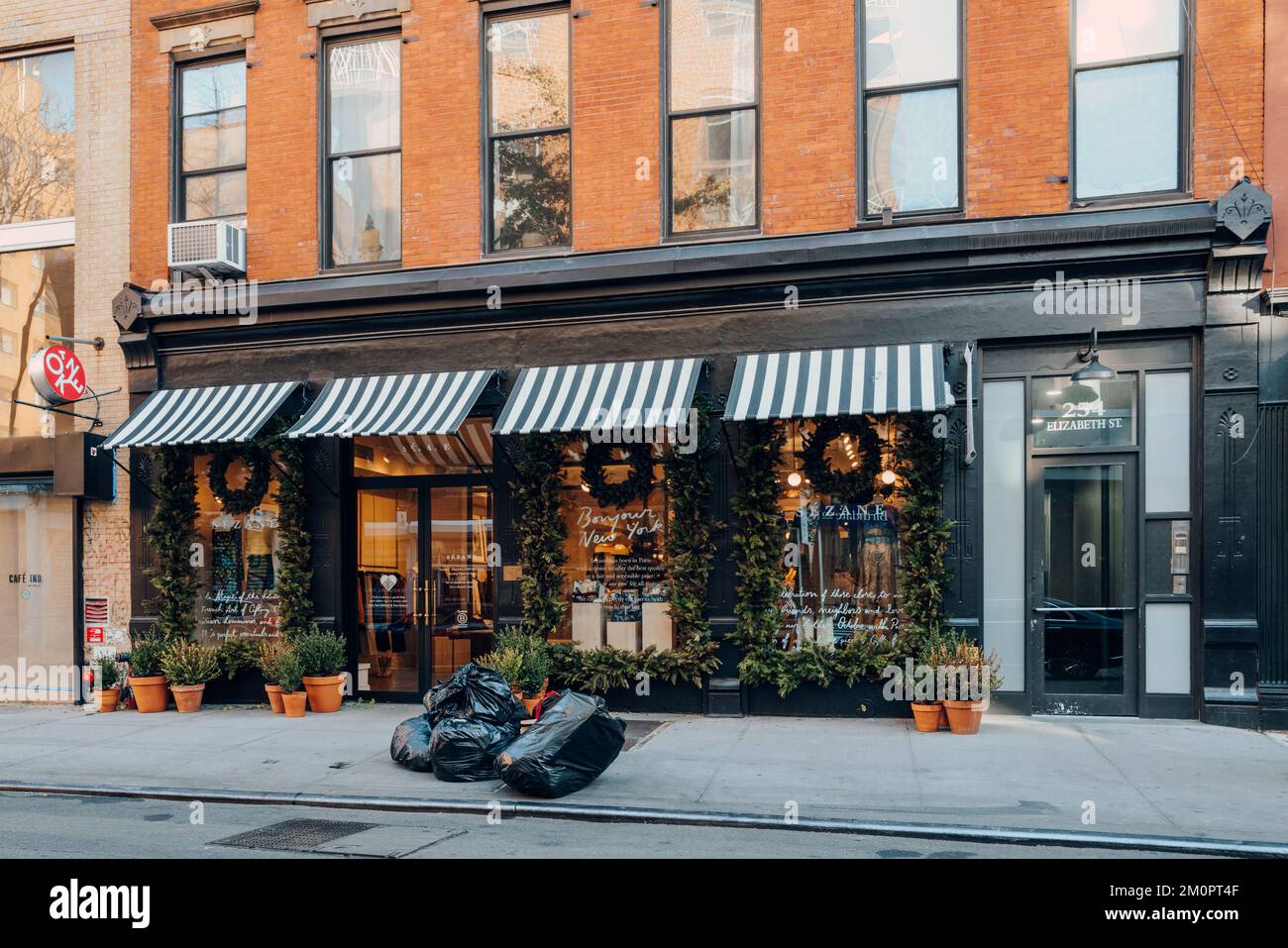 Sezane new york hi-res stock photography and images - Alamy