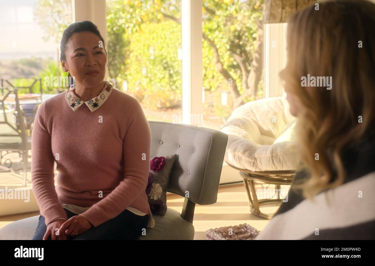 DEAD TO ME, from left: Suzy Nakamura, Christina Applegate (back to ...