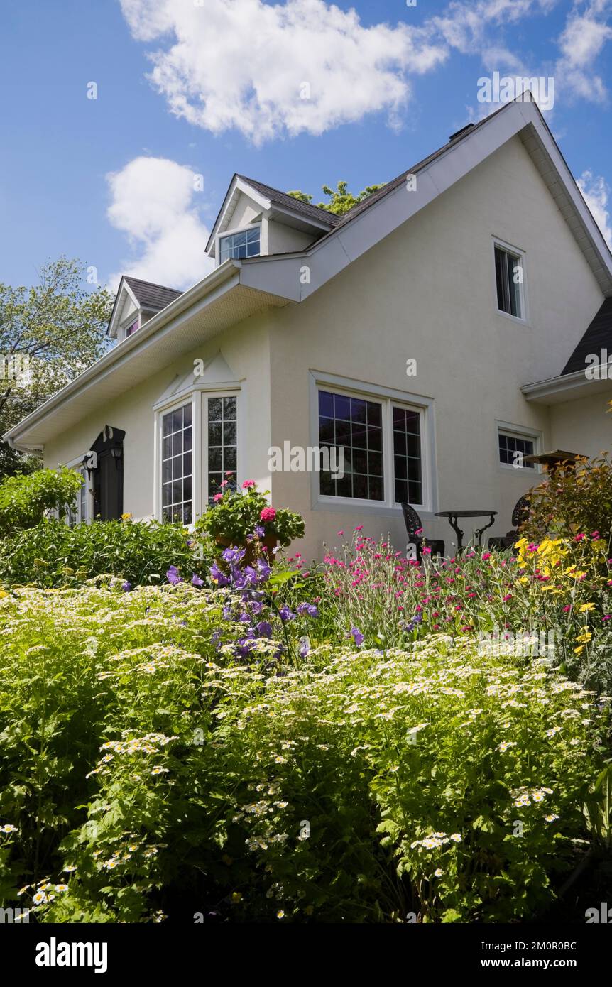 Two storey bay window hi-res stock photography and images - Alamy