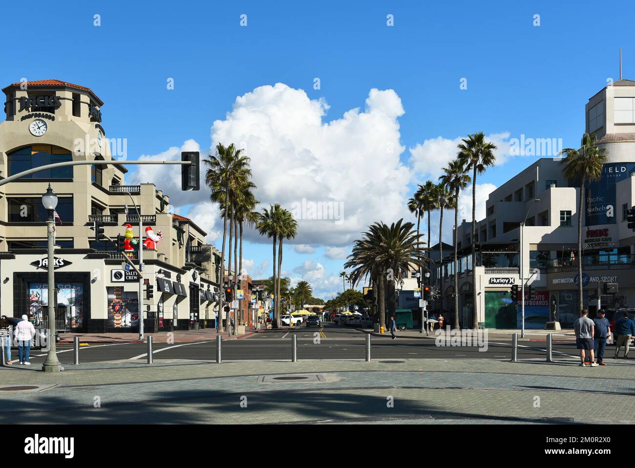 HUNTINGTON BEACH, CALIFORNIA - 7 DEC 2022: Looking up Main Street from ...