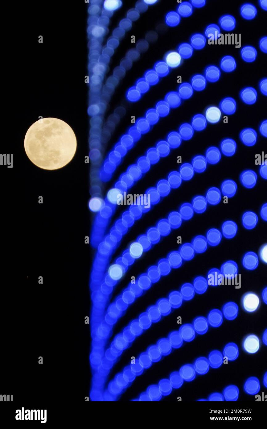 San Salvador, El Salvador. 07th Dec, 2022. View of the last full moon ...