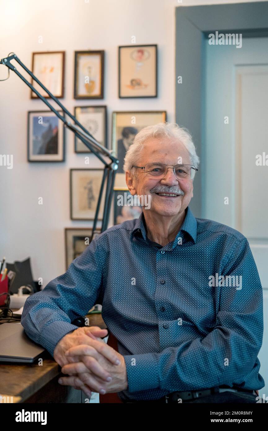 Bamberg, Germany. 08th Nov, 2022. Paul Maar poses at his desk for a ...