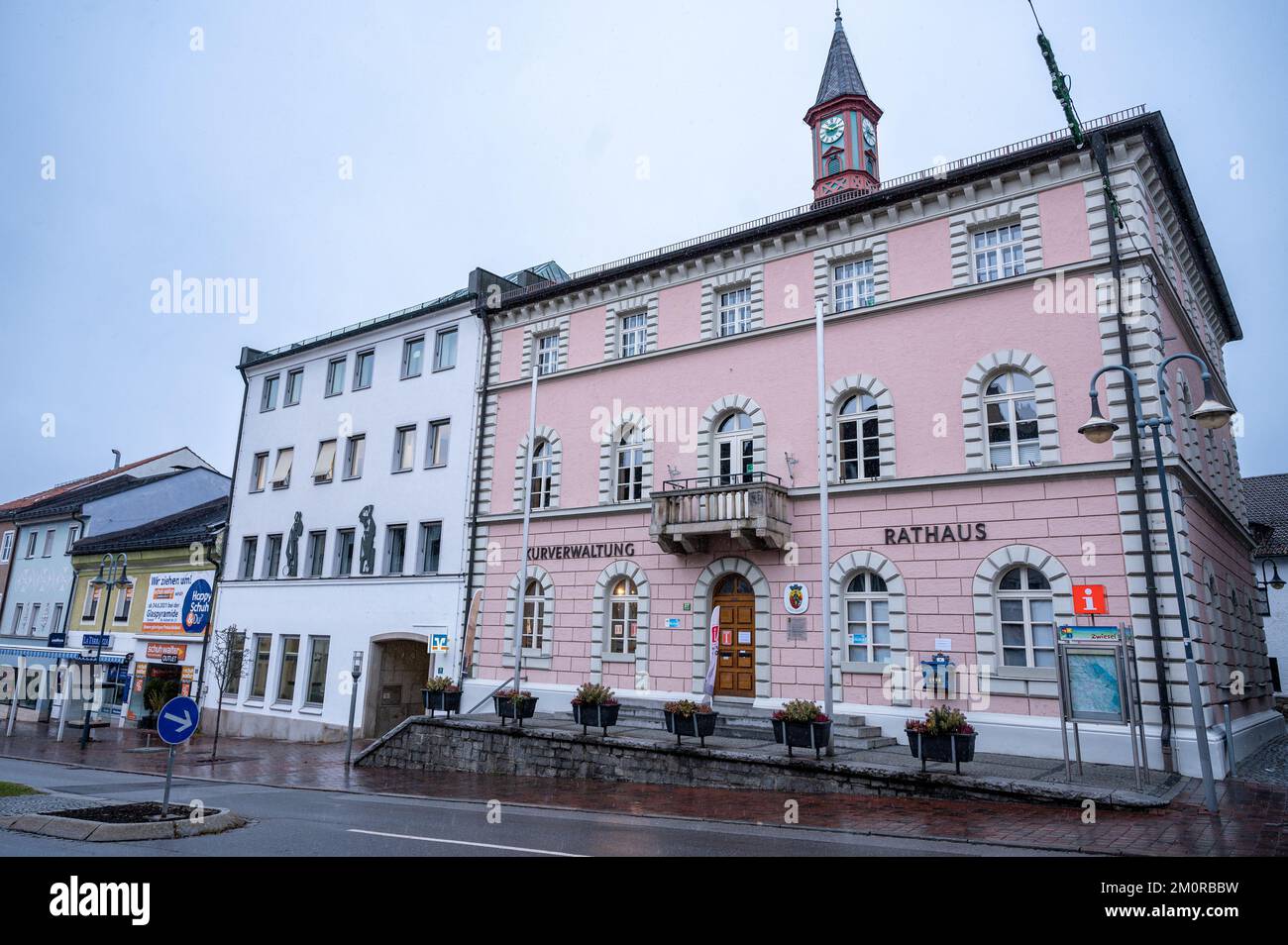 Zwiesel, Germany. 07th Dec, 2022. The town hall in Zwiesel. The artist ...