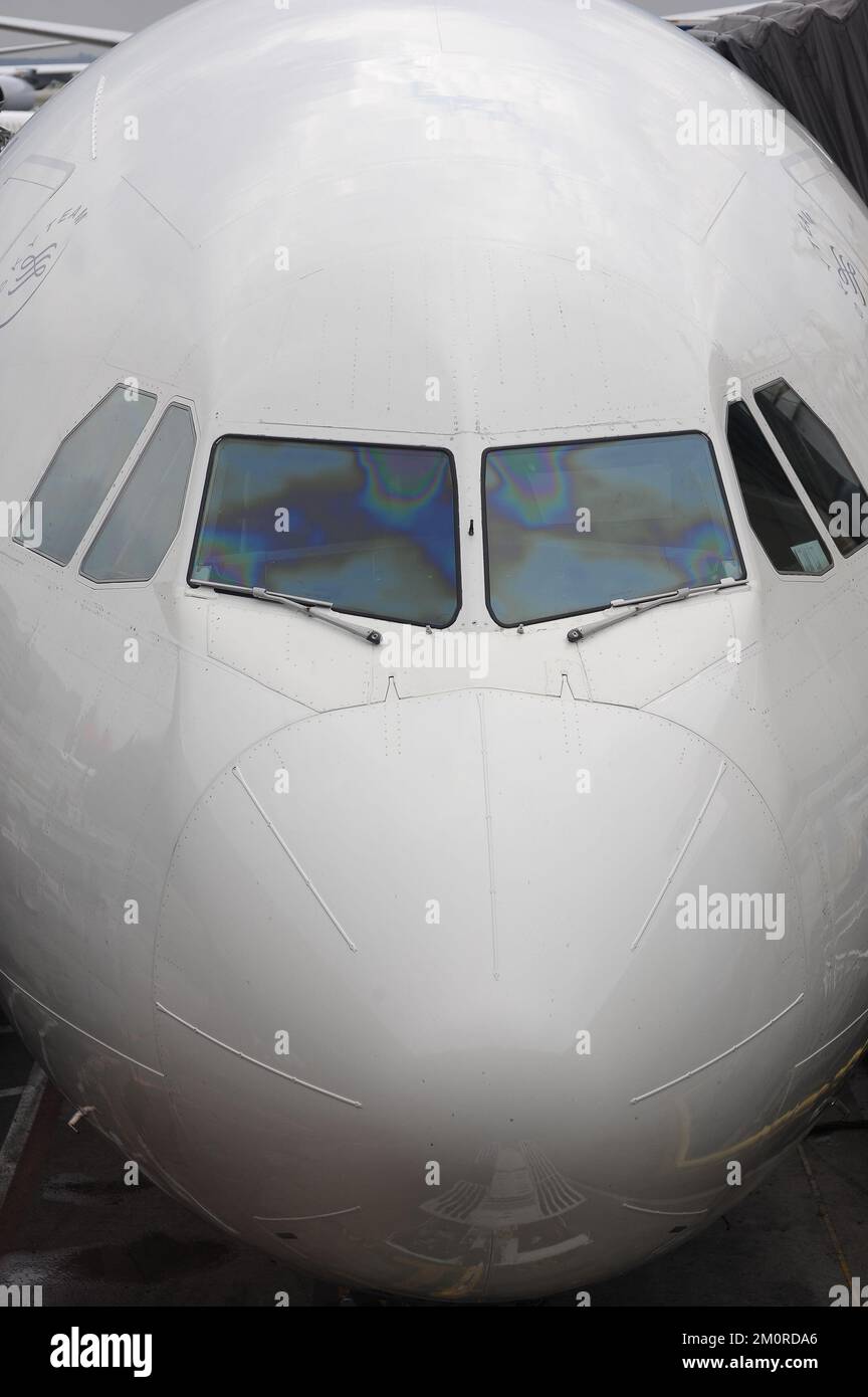 Cockpit close up of white jet airplane Stock Photo - Alamy