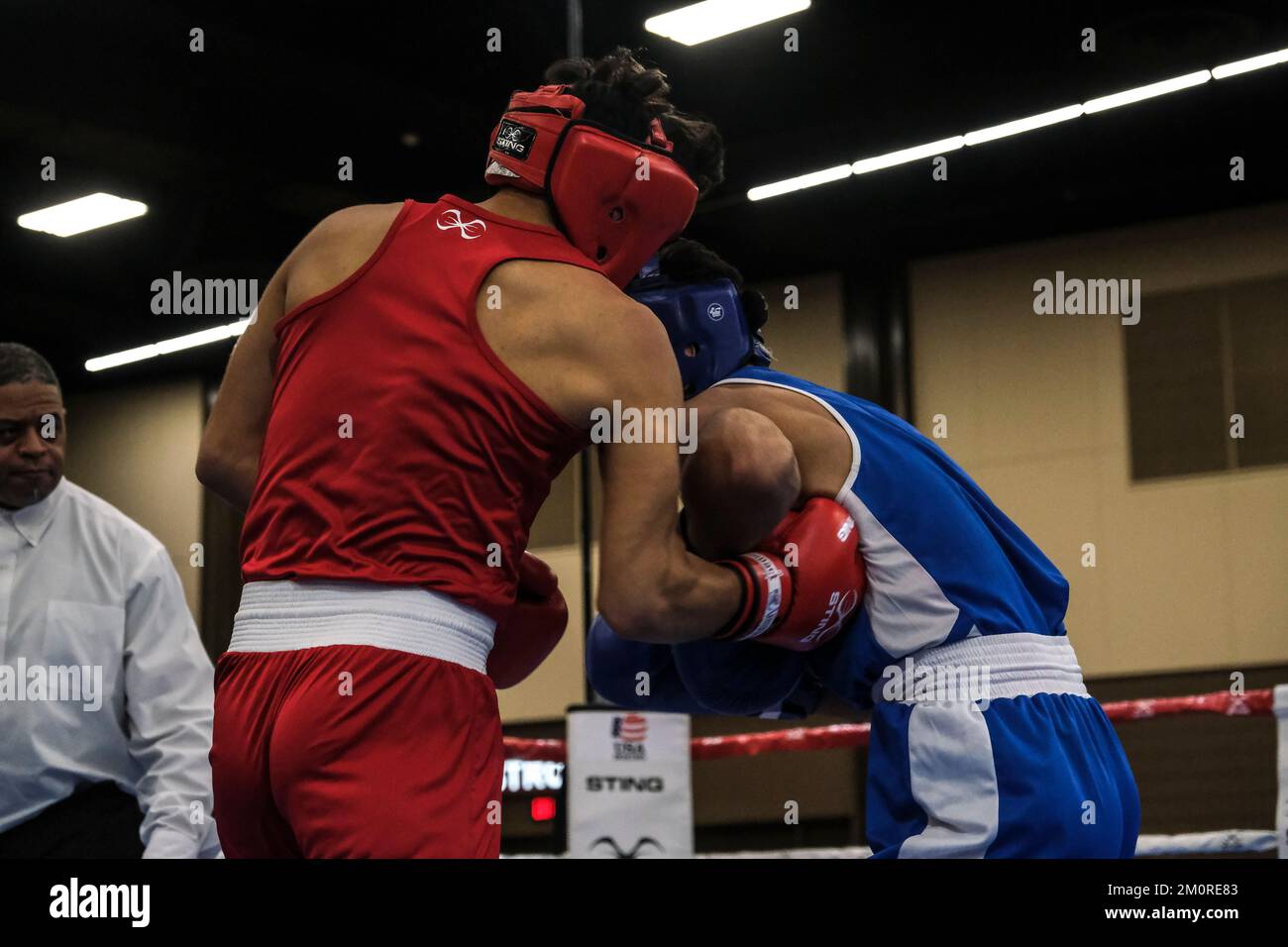 Lubbock, TX, USA. 7th Dec, 2022. Seth Duran (red) of Columbia, TN in ...
