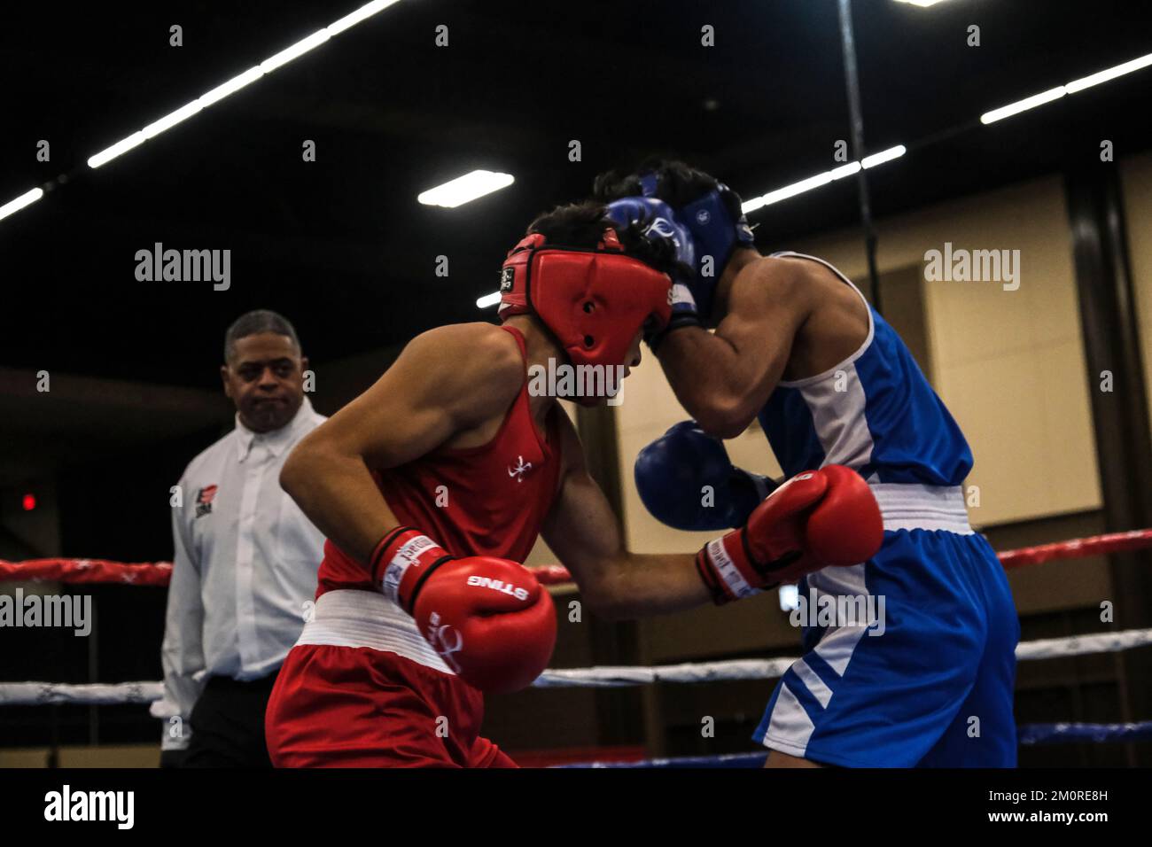 Lubbock, TX, USA. 7th Dec, 2022. Seth Duran (red) of Columbia, TN in ...