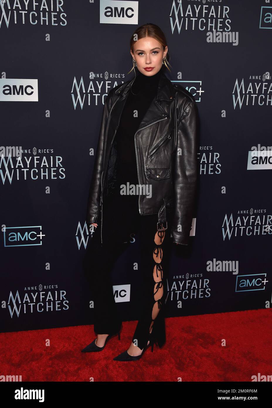 Los Angeles, USA. 07th Dec, 2022. Elizabeth Jamrozy walking the red ...