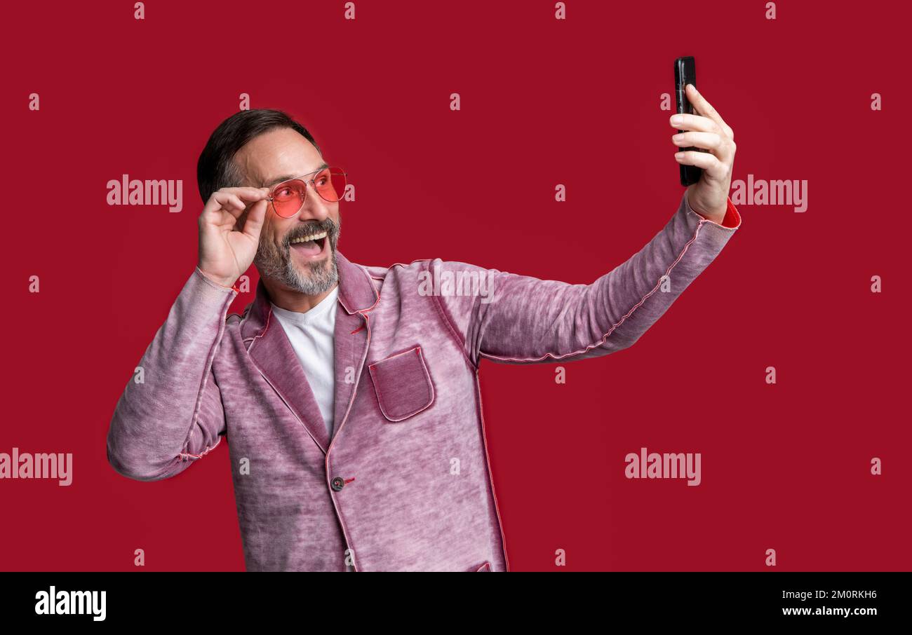 phone blogging of amazed selfie man. photo of selfie man blogging on ...