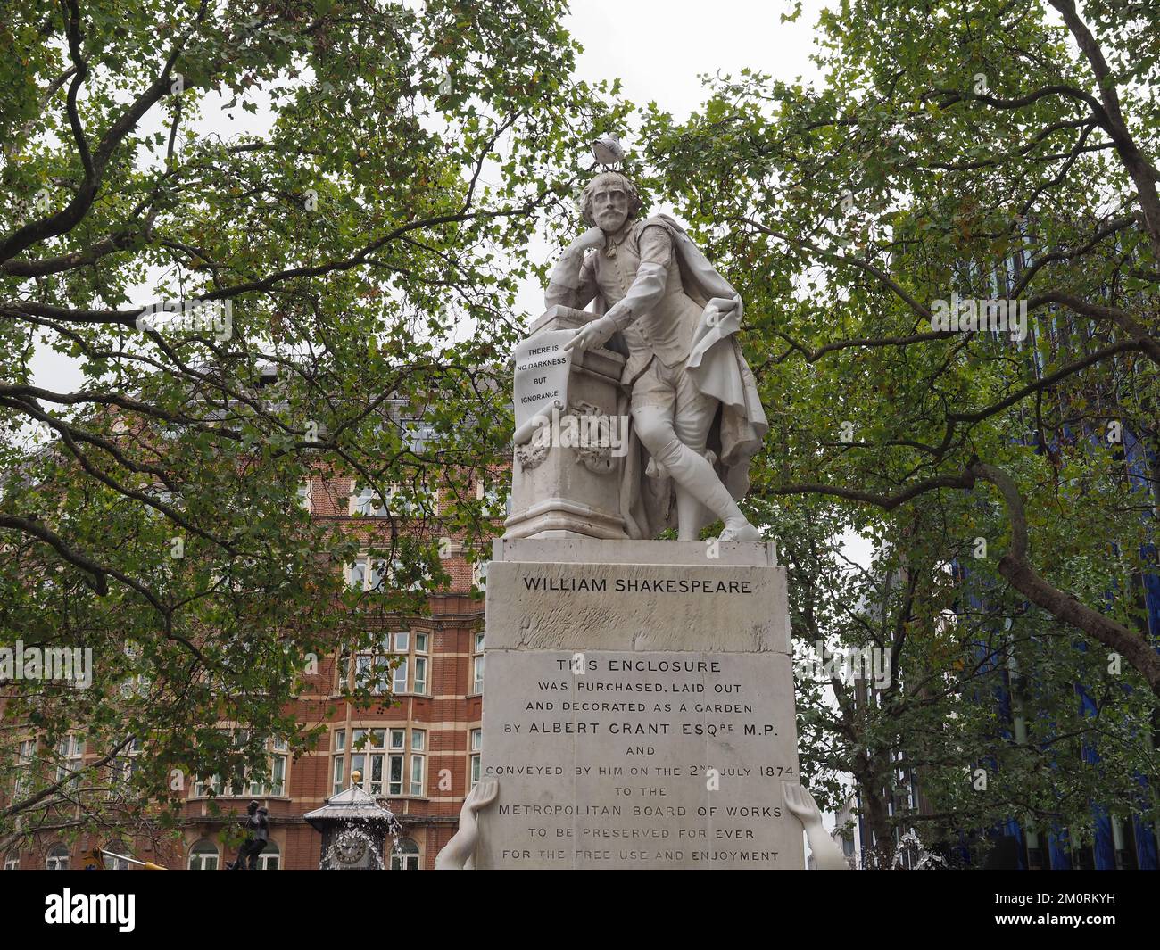 William shakespeare statue sculpture london england uk hi-res stock ...