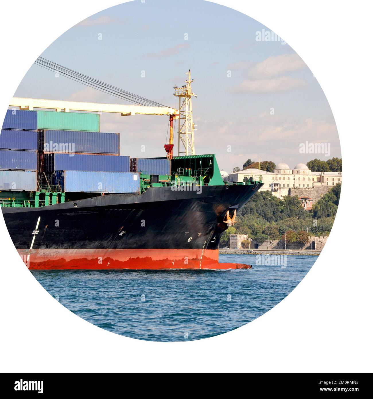 Container ship passing pier hi-res stock photography and images - Alamy