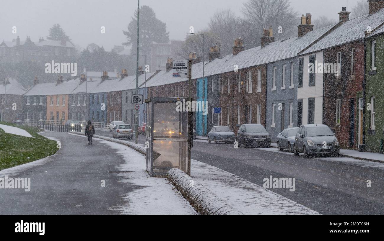 Edinburgh, Scotland, UK, 8th December 2022. UK Weather: snowing in the ...