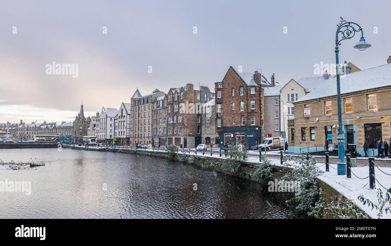Edinburgh, Scotland, UK, 8th December 2022. UK Weather: snowing in the ...