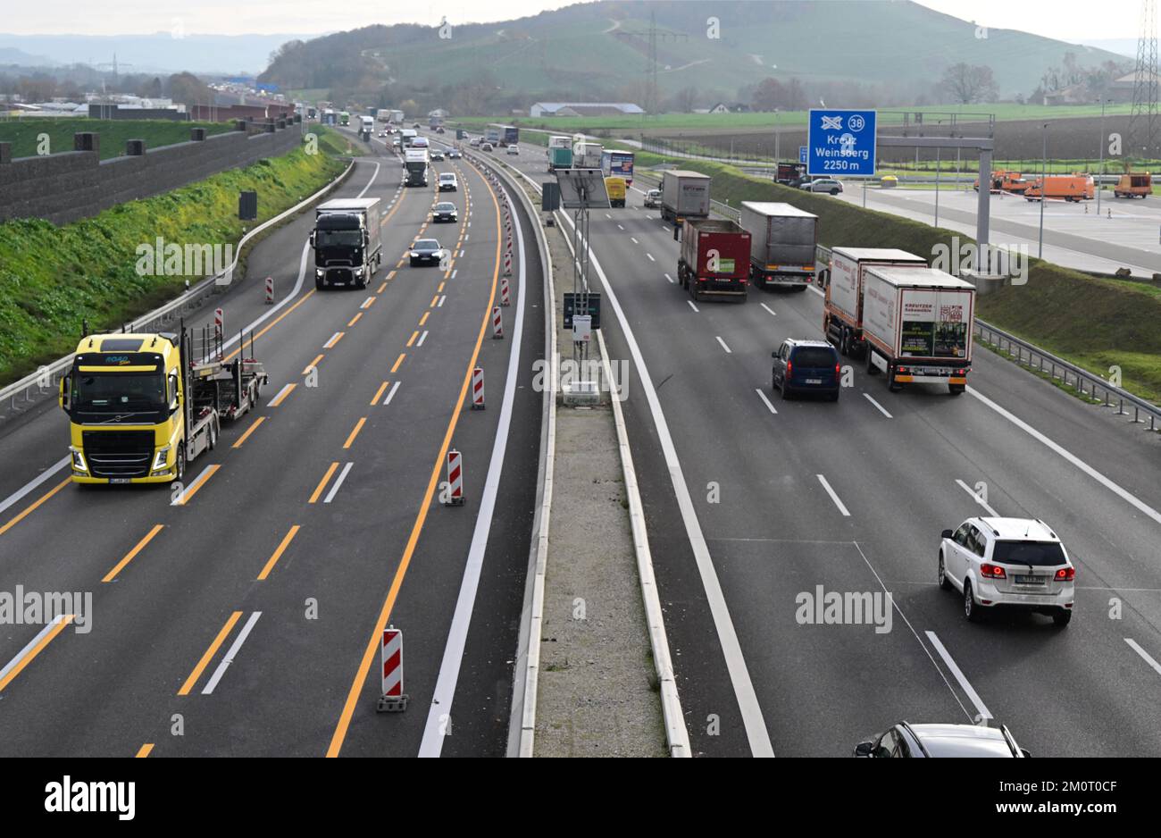 Weinsberg, Germany. 08th Dec, 2022. The A6 freeway near Weinsberg has ...