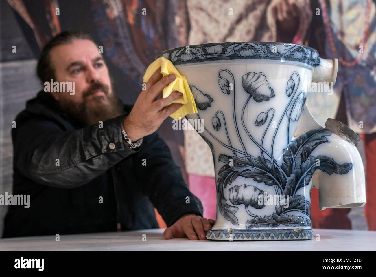 Yoko lennon tittenhurst hi-res stock photography and images - Alamy