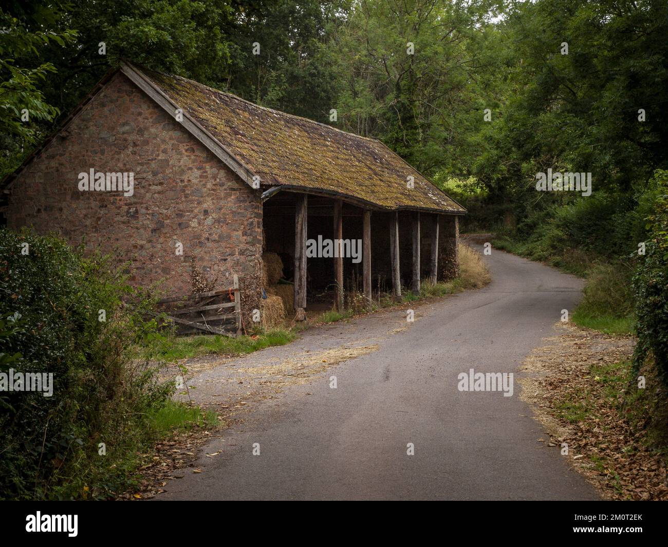 The old barn on the roadside in Tiverton, Devon, England Stock Photo ...
