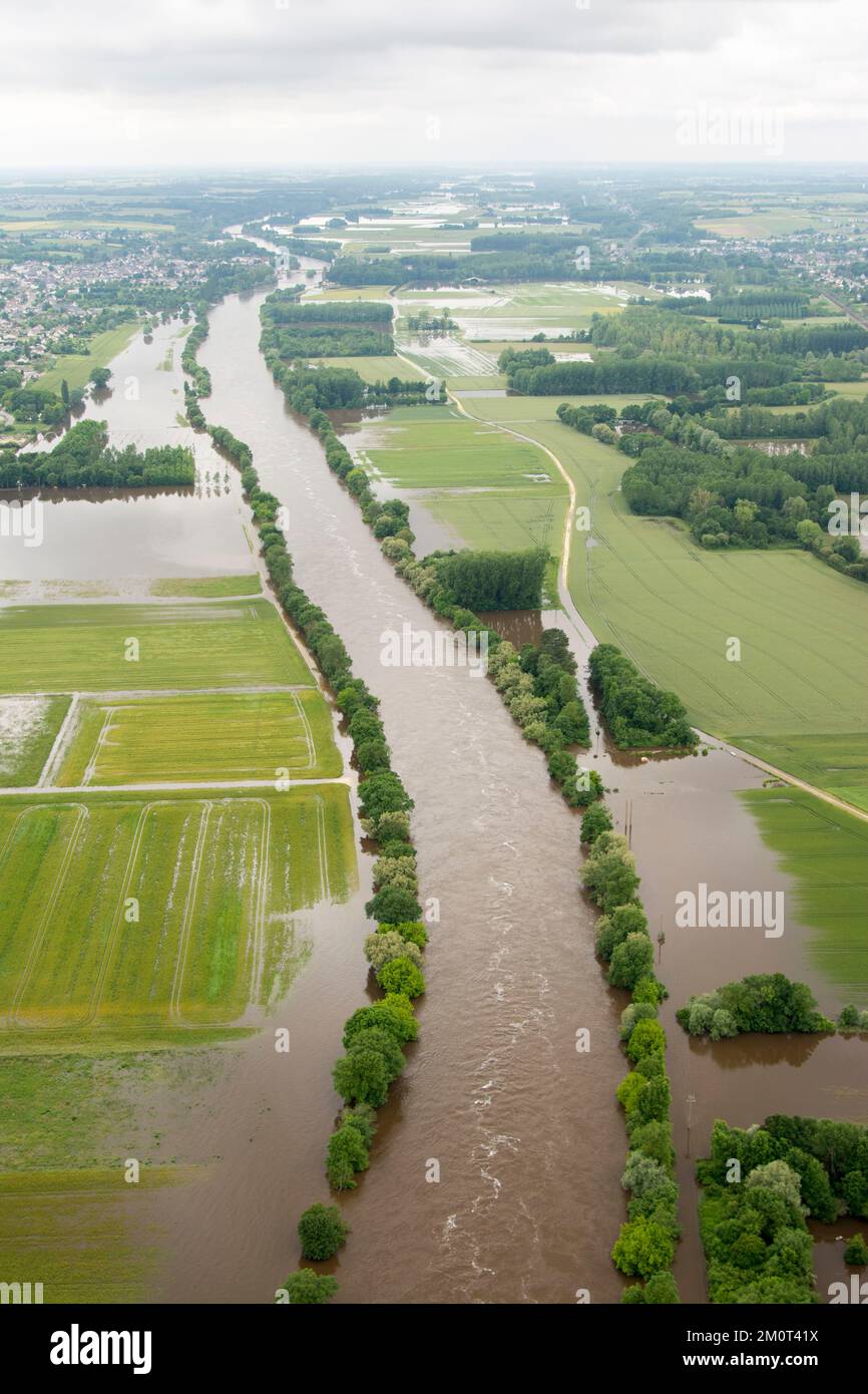 France, Indre-et-Loire (37), the Cher river emerges from its bed during ...