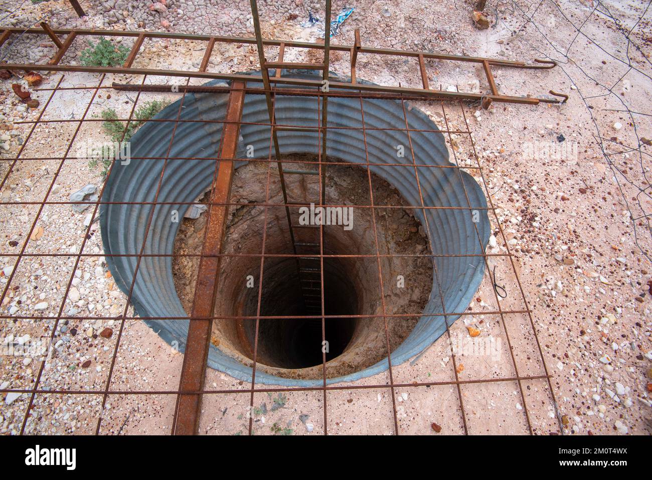 Active opal mine shaft hi-res stock photography and images - Alamy
