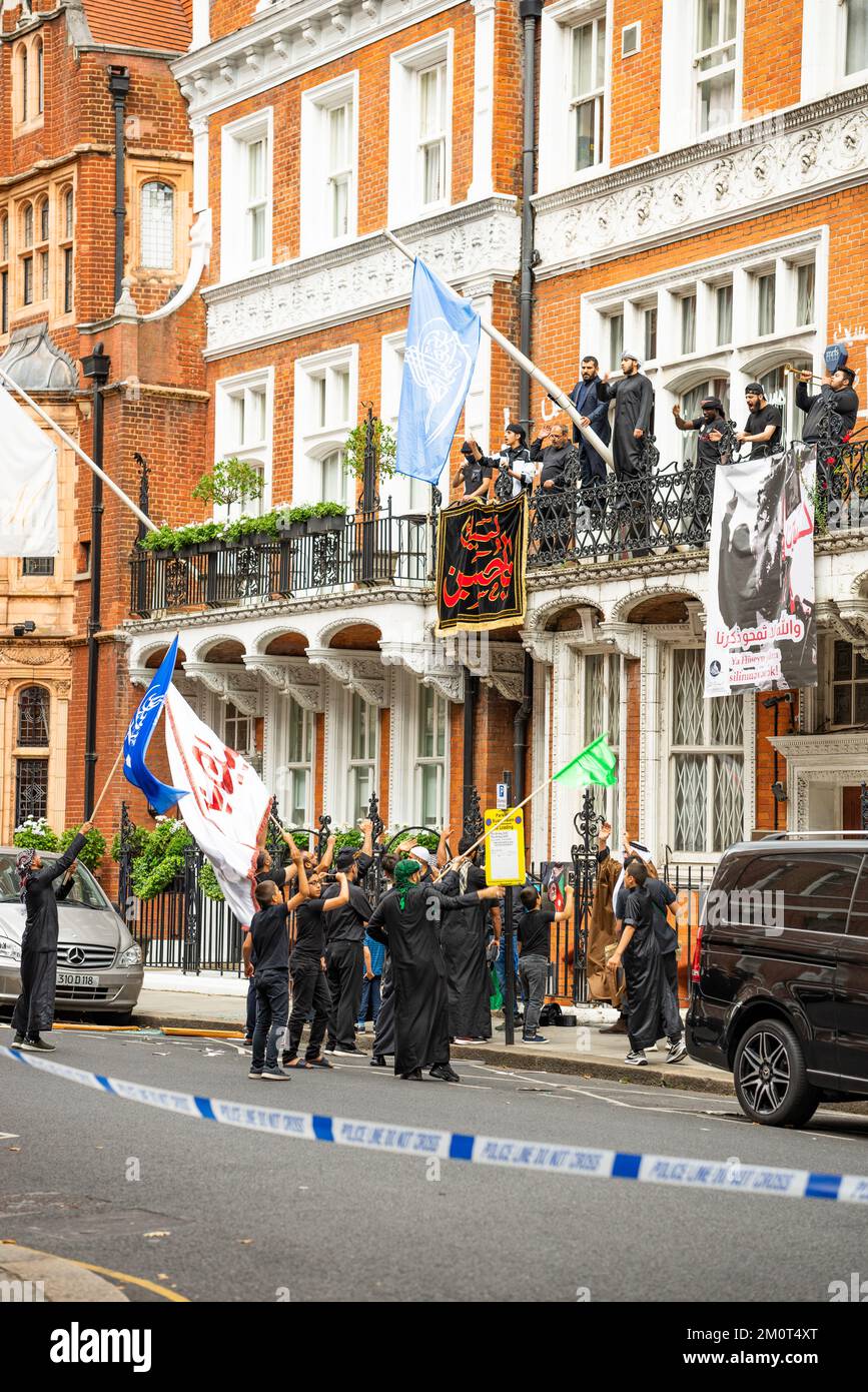 Muslim protest police hi-res stock photography and images - Alamy