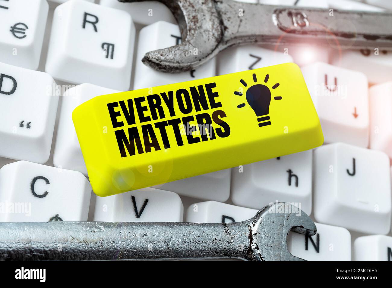 Hand writing sign Everyone Matters. Business overview all the people ...