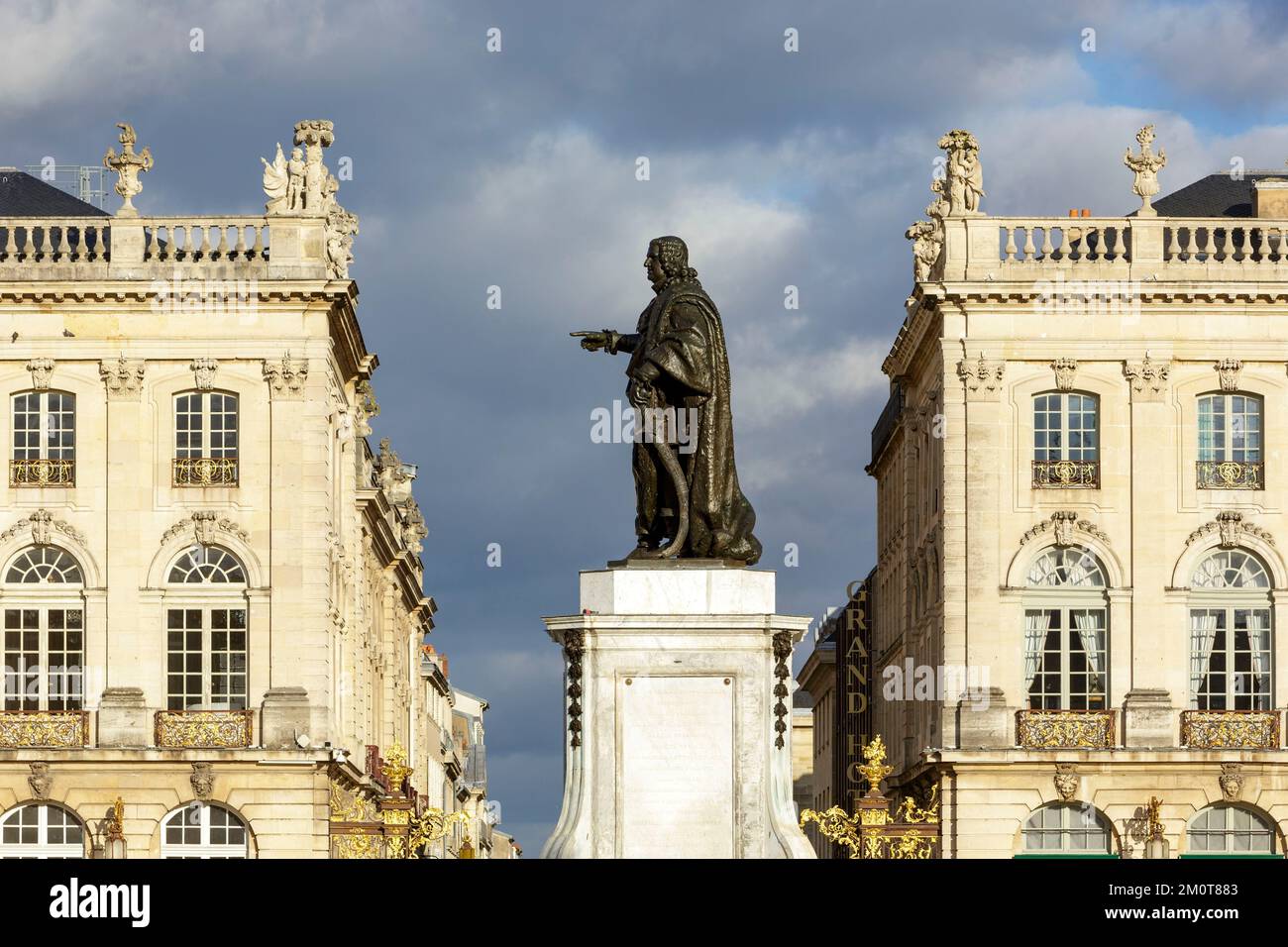 France, Meurthe et Moselle, Nancy, statue of King Stanislas and facades ...