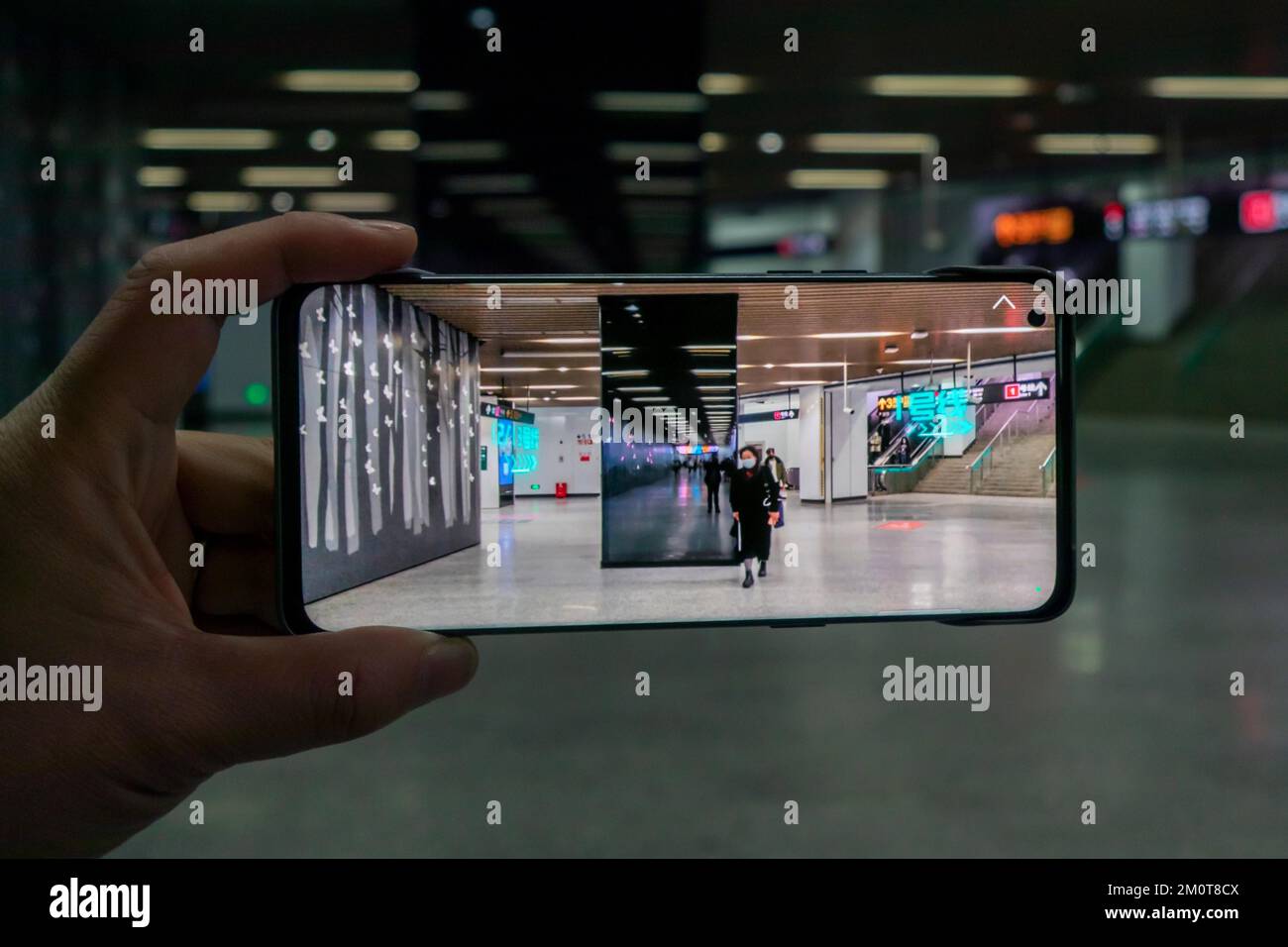 People view the AR metauniverse scene in Hanzhong Road Subway Station ...