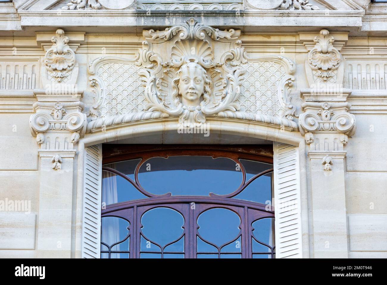 Art nouveau mascaron hi-res stock photography and images - Alamy