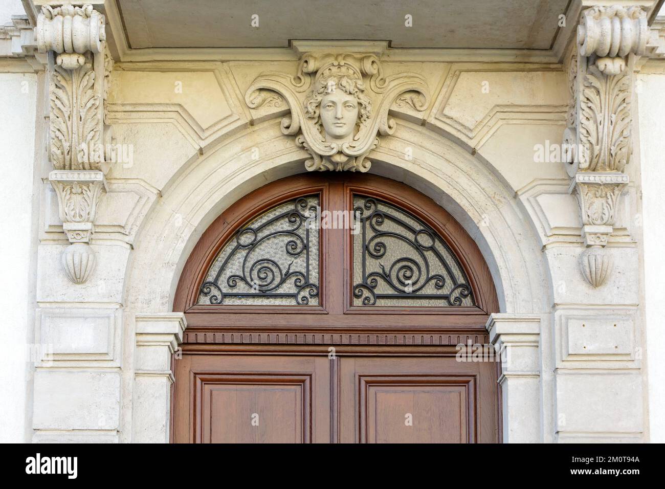 Door mascaron hi-res stock photography and images - Alamy