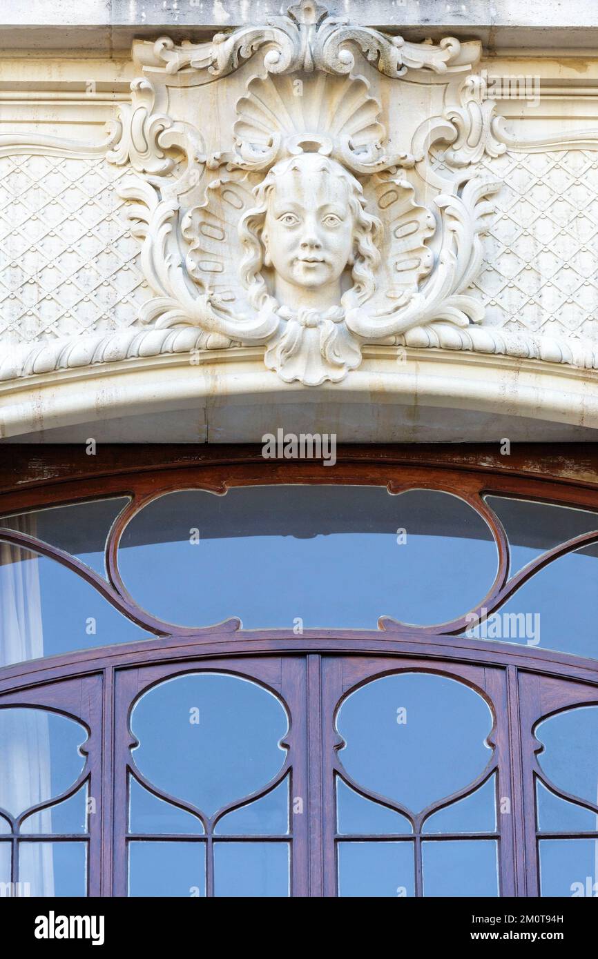 Art nouveau mascaron hi-res stock photography and images - Alamy