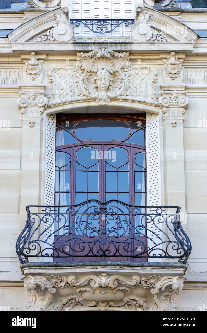 Art nouveau mascaron hi-res stock photography and images - Alamy
