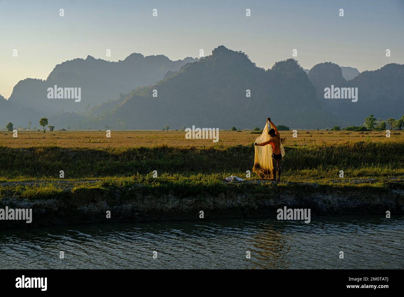Myanmar, Burma, Karen or Kayin state, Hpa An, net fisher Stock Photo ...