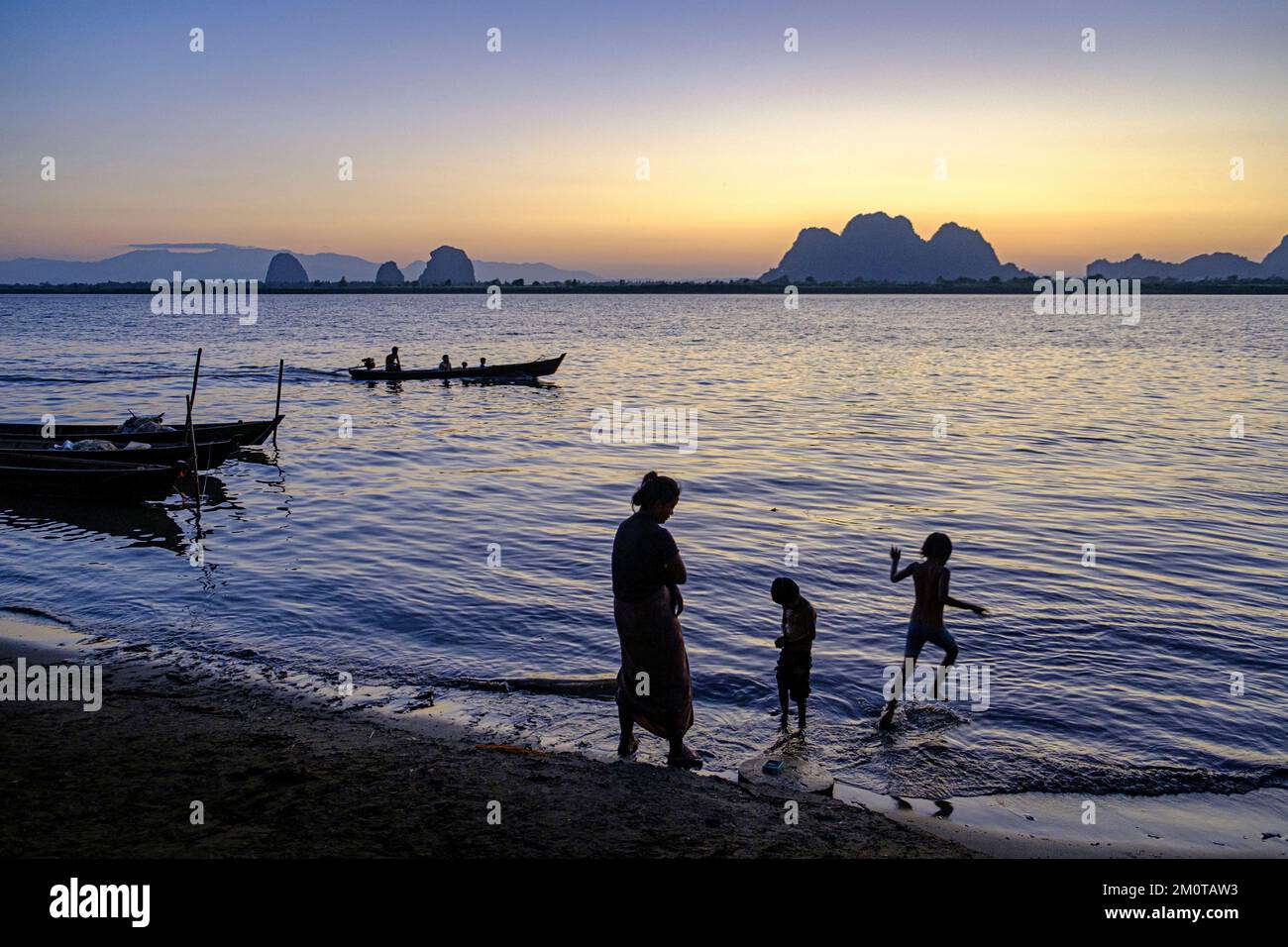 Myanmar, Burma, Karen state, Hpa An, people bathing in Than Lwyn or ...
