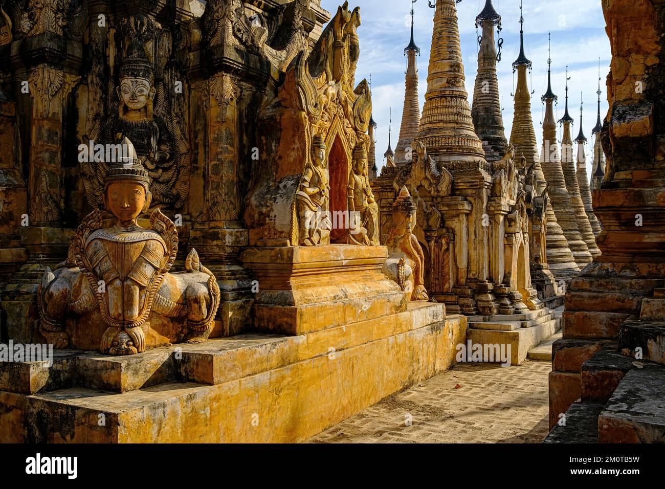 Burma, Myanmar, Shan state, Inle Lake, Sankar, Tharkhaung monastery ...