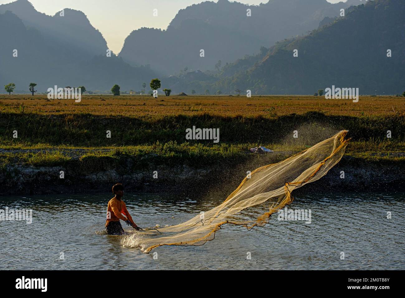 Myanmar, Burma, Karen or Kayin state, Hpa An, net fisher Stock Photo ...