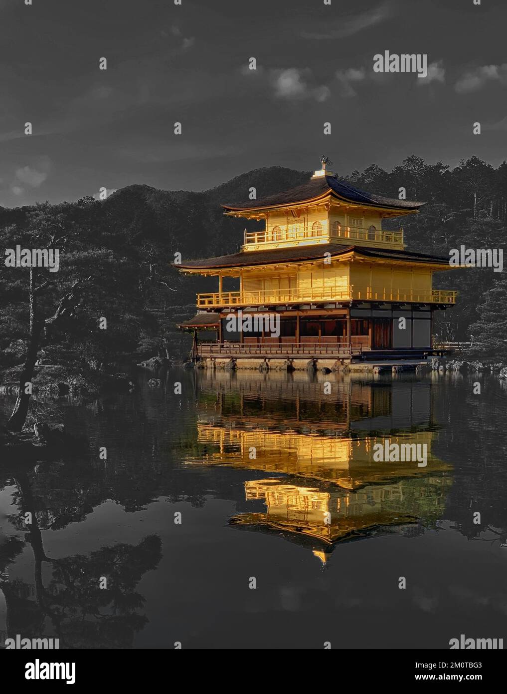Golden Japanese temple building in a middle of a lake Stock Photo - Alamy
