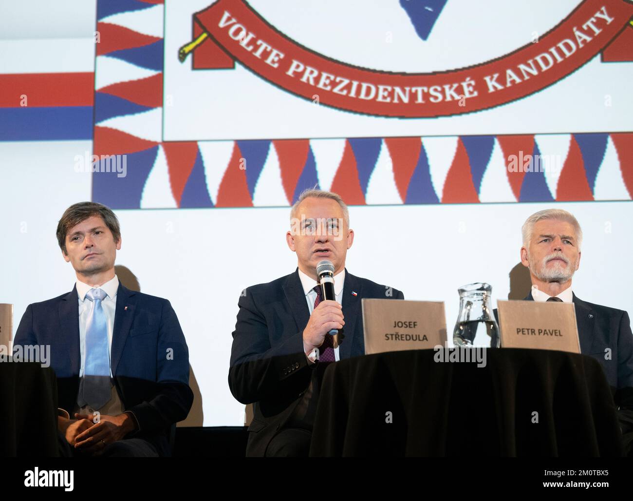 Prague, Czech Republic. 08th Dec, 2022. L-R Czech presidential ...