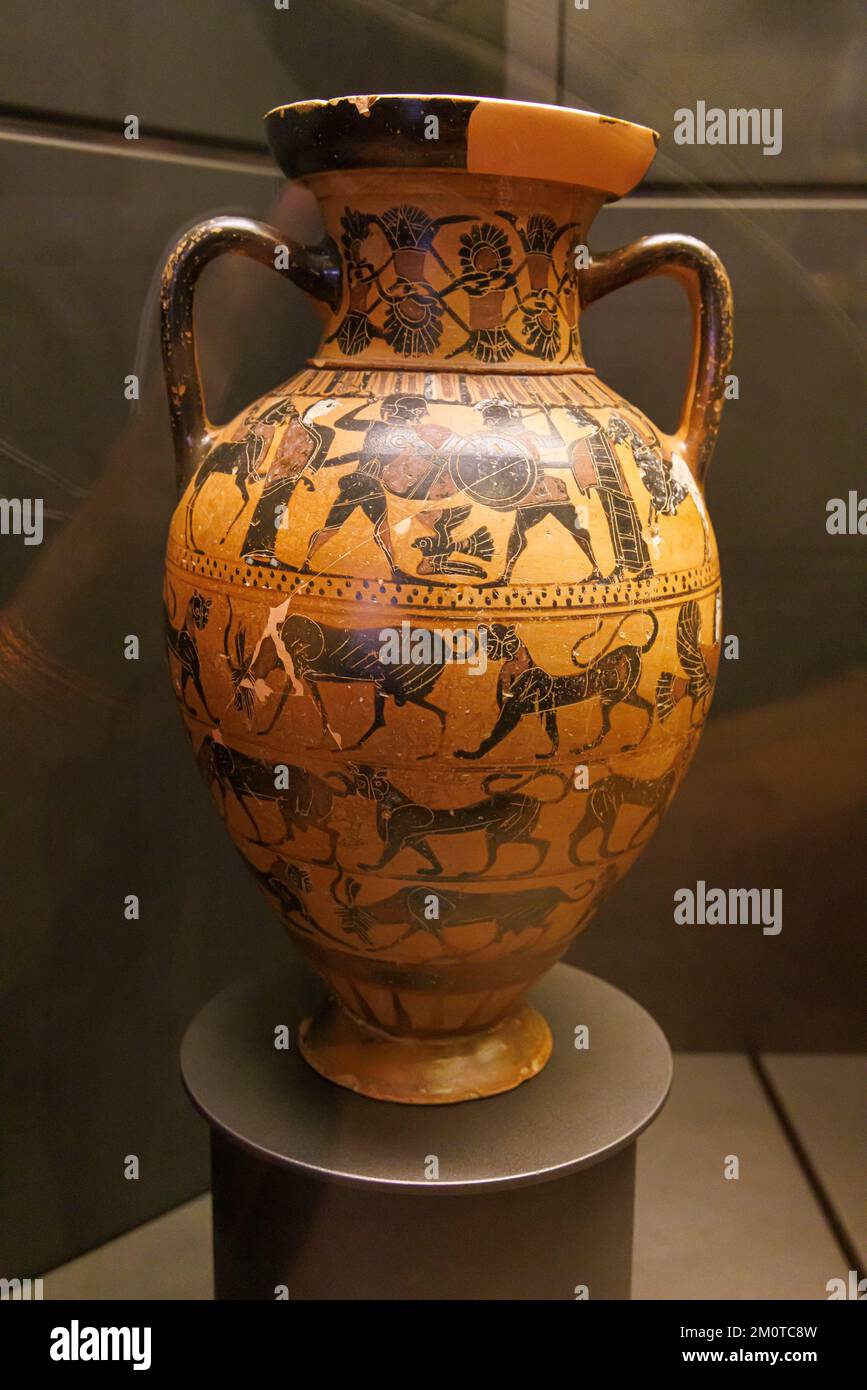 Italy, Tuscany, Chiusi, Etruscan National Museum, pottery Stock Photo ...