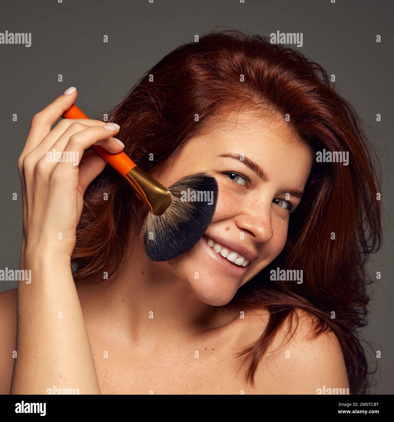Applying blushes hi-res stock photography and images - Alamy
