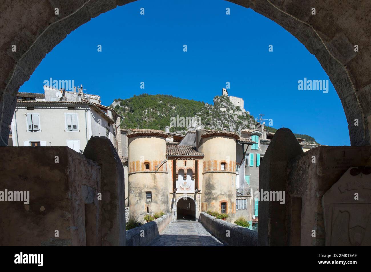 Medieval gate bridge pont hi-res stock photography and images - Alamy