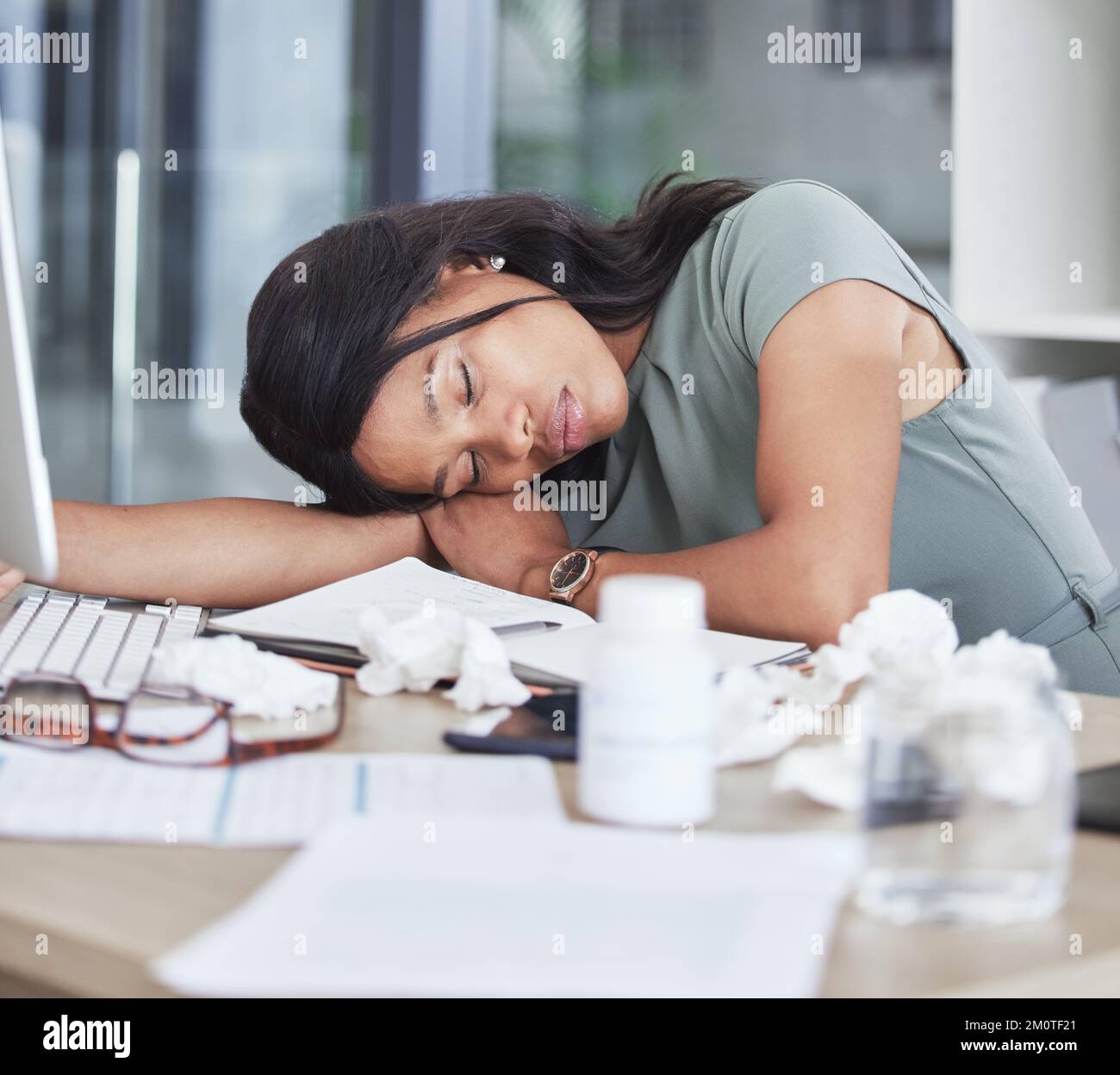 Woman sleeping desk hi-res stock photography and images - Alamy