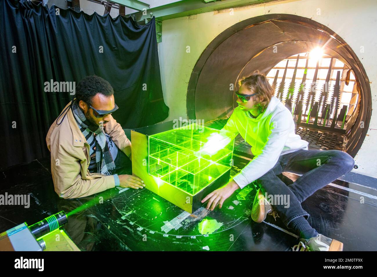 Optical laser laboratory hi-res stock photography and images - Alamy