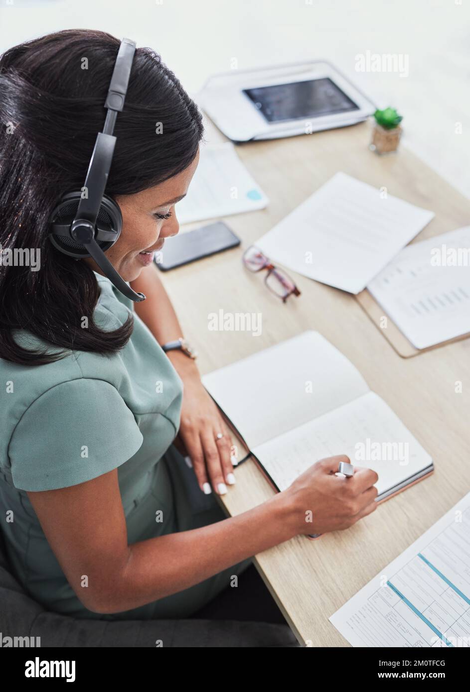 Receptionist writing in notebook hi-res stock photography and images ...