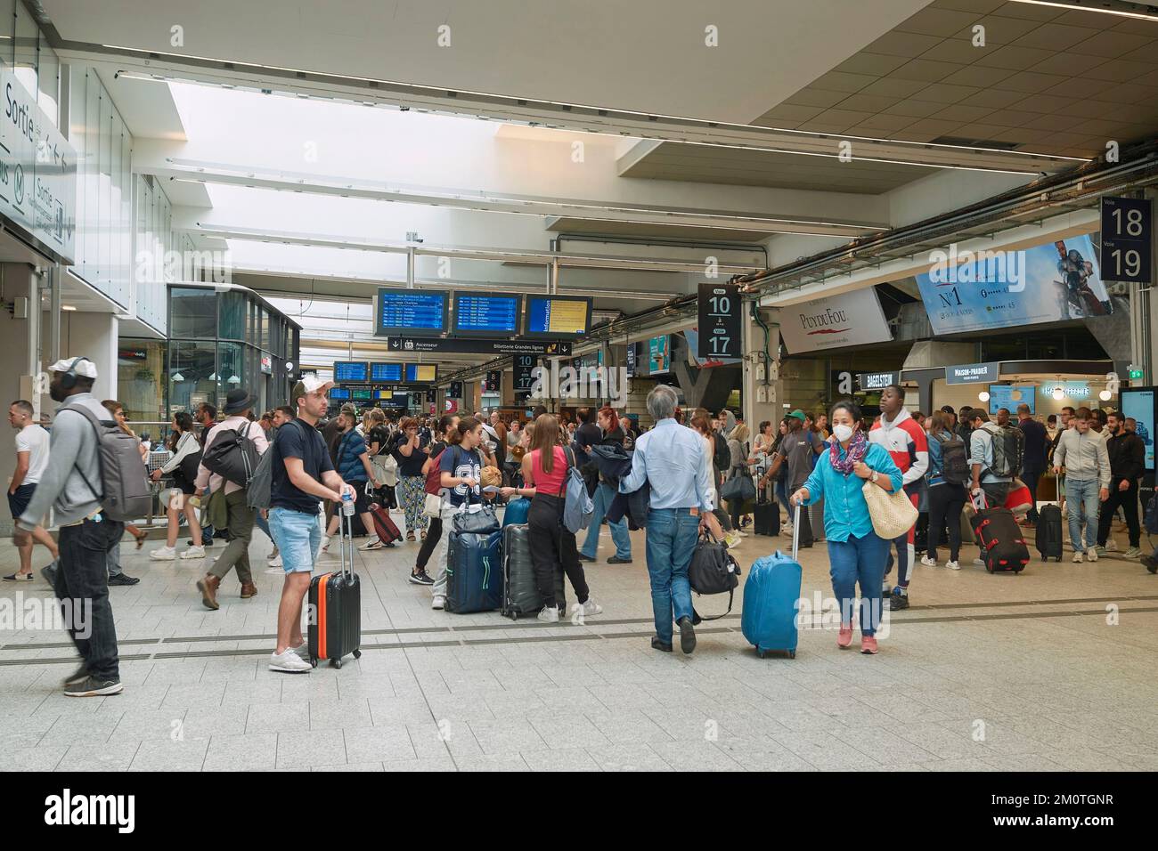 Gare montparnasse building hi-res stock photography and images - Alamy