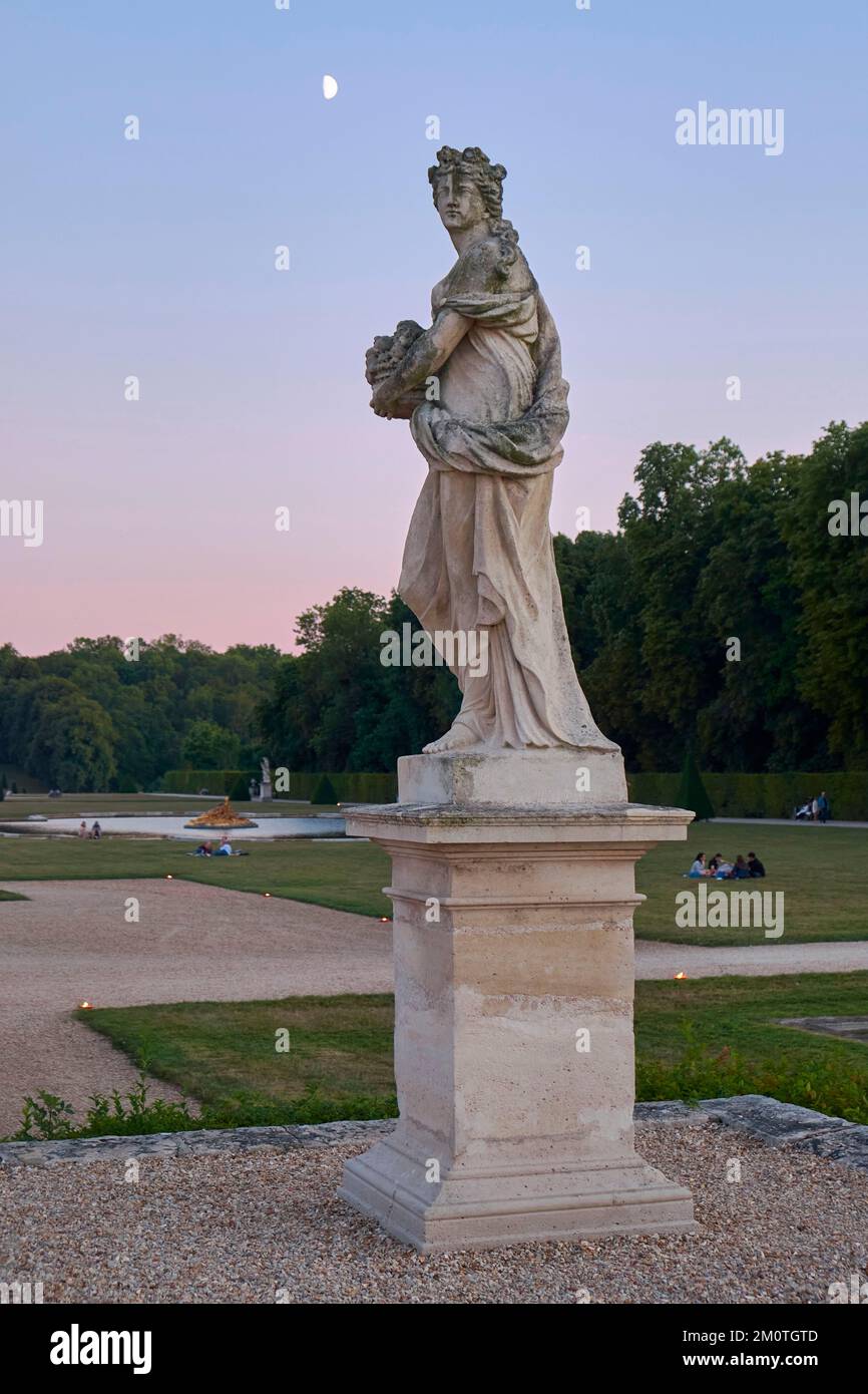 Vaux le vicomte statue hi-res stock photography and images - Alamy